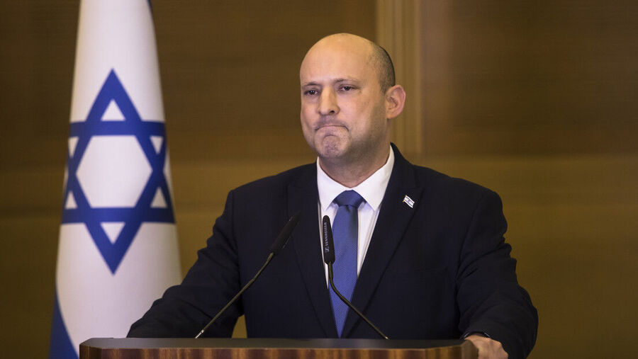 "Cobarde": Ex primer ministro israelí arremete contra Tucker Carlson ...